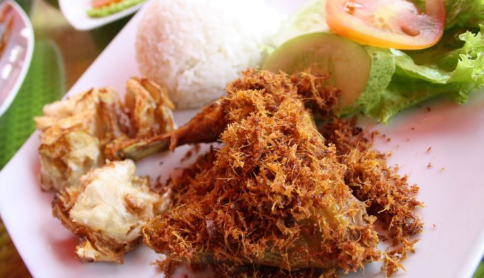 Cara Membuat Ayam Serundeng Kelapa yang Gurih Nikmat!