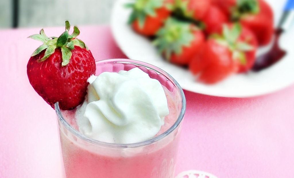 Cara Membuat Milkshake Strawberry yang Mantap Rasanya!