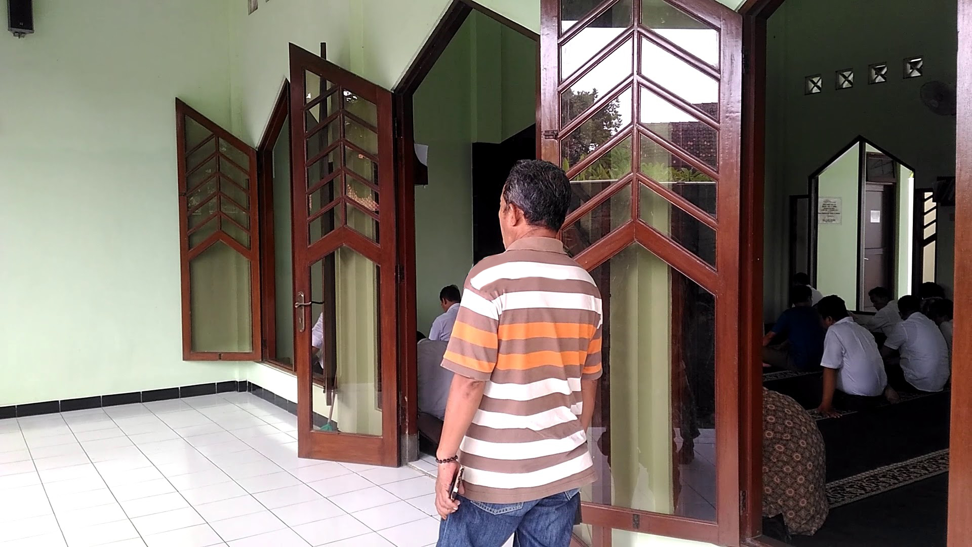 Alhamdulillah! Karyawan Rumah Mesin Kembali Jumatan di Masjid
