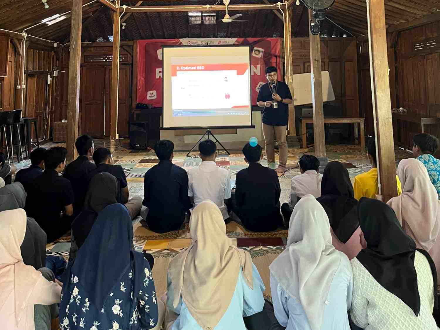 Startup Vibes! Peserta PKL Mengenal Rumah Mesin dan Punca Digitala